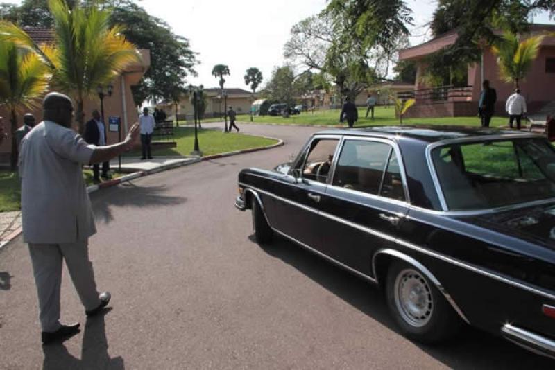 LES VOITURES CELEBRES DU POUVOIR EN RDC (Une chronique du Professeur ...