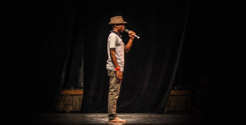 Slam : soirée “micro ouvert”, une vingtaine de jeunes ont déclamé leurs ...