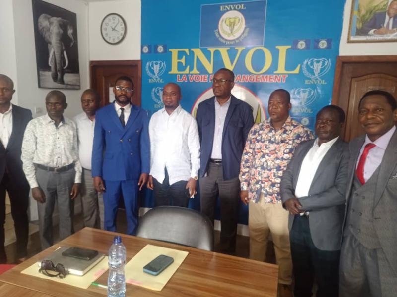 RDC : les élus provinciaux du grand Bandundu soutiennent la question orale de Delly Sessanga ...