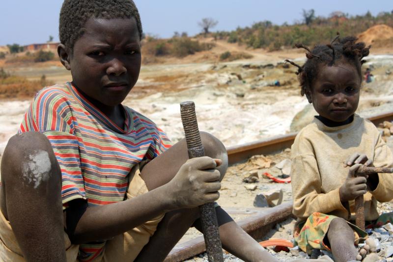 RDC-Exploitation des enfants dans les mines : le député Ados Ndombasi sollicite l'implication de ...