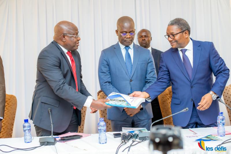 RDC : Le DG de la DGDA a présenté officiellement le tarif du droit et ...